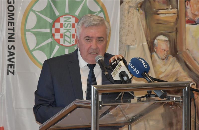 Za predsjednika Nogometnog saveza KZŽ ponovno izabran Stjepan Merkaš ...